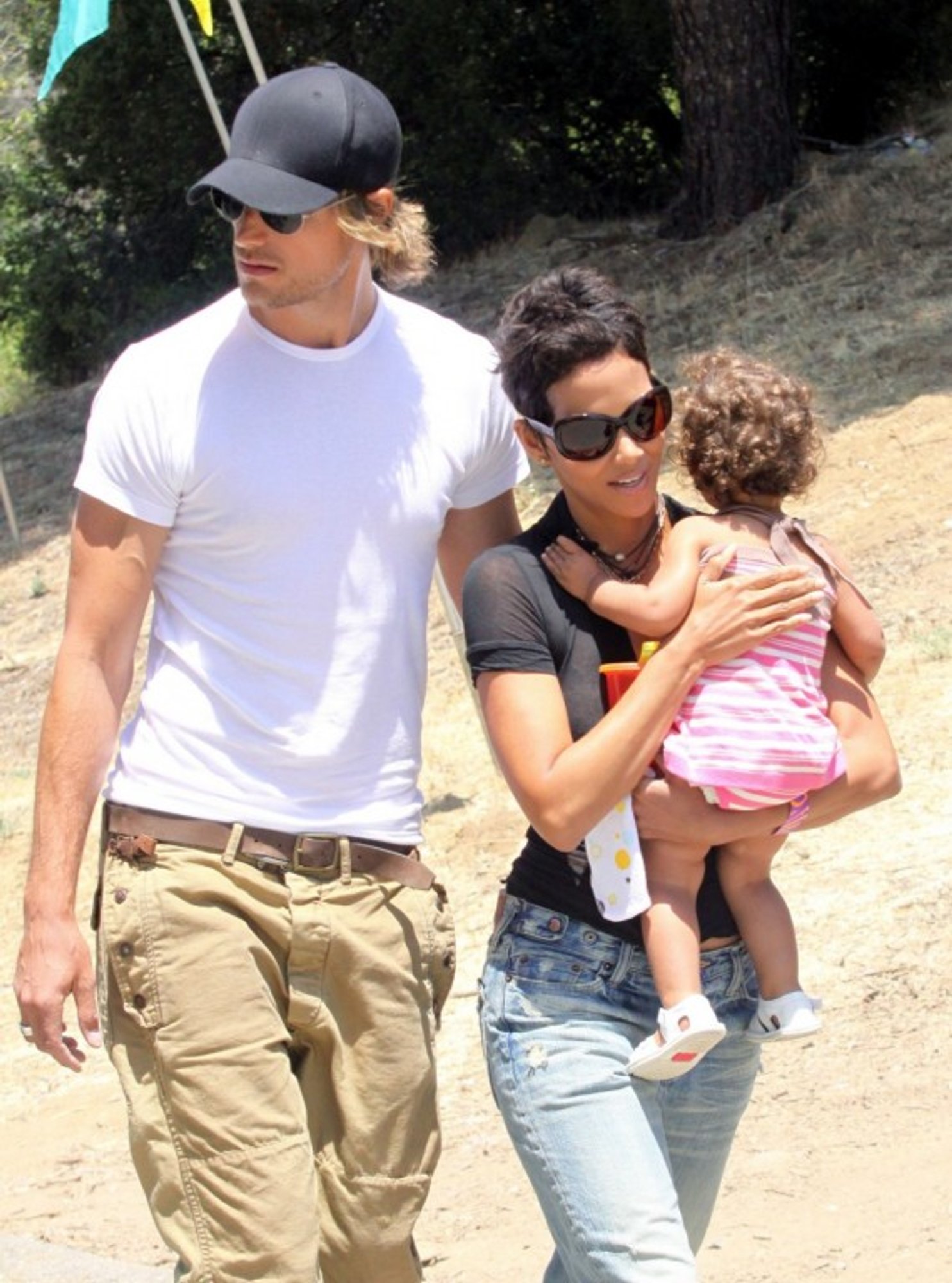 H.Berry skiriasi su gražuoliu savo dukros tėvu - Delfi veidai