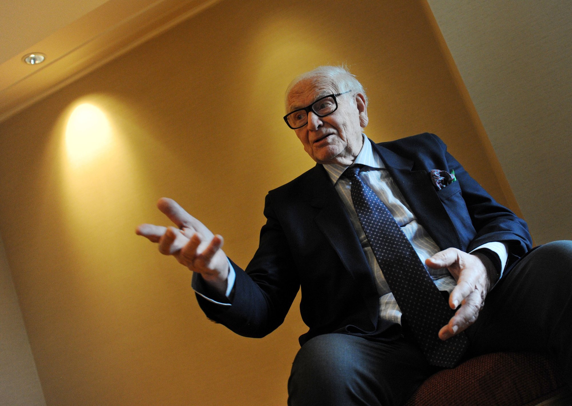 Prancūzijos dizaineris P.Cardinas pristatys Kinijoje dangoraižių ...