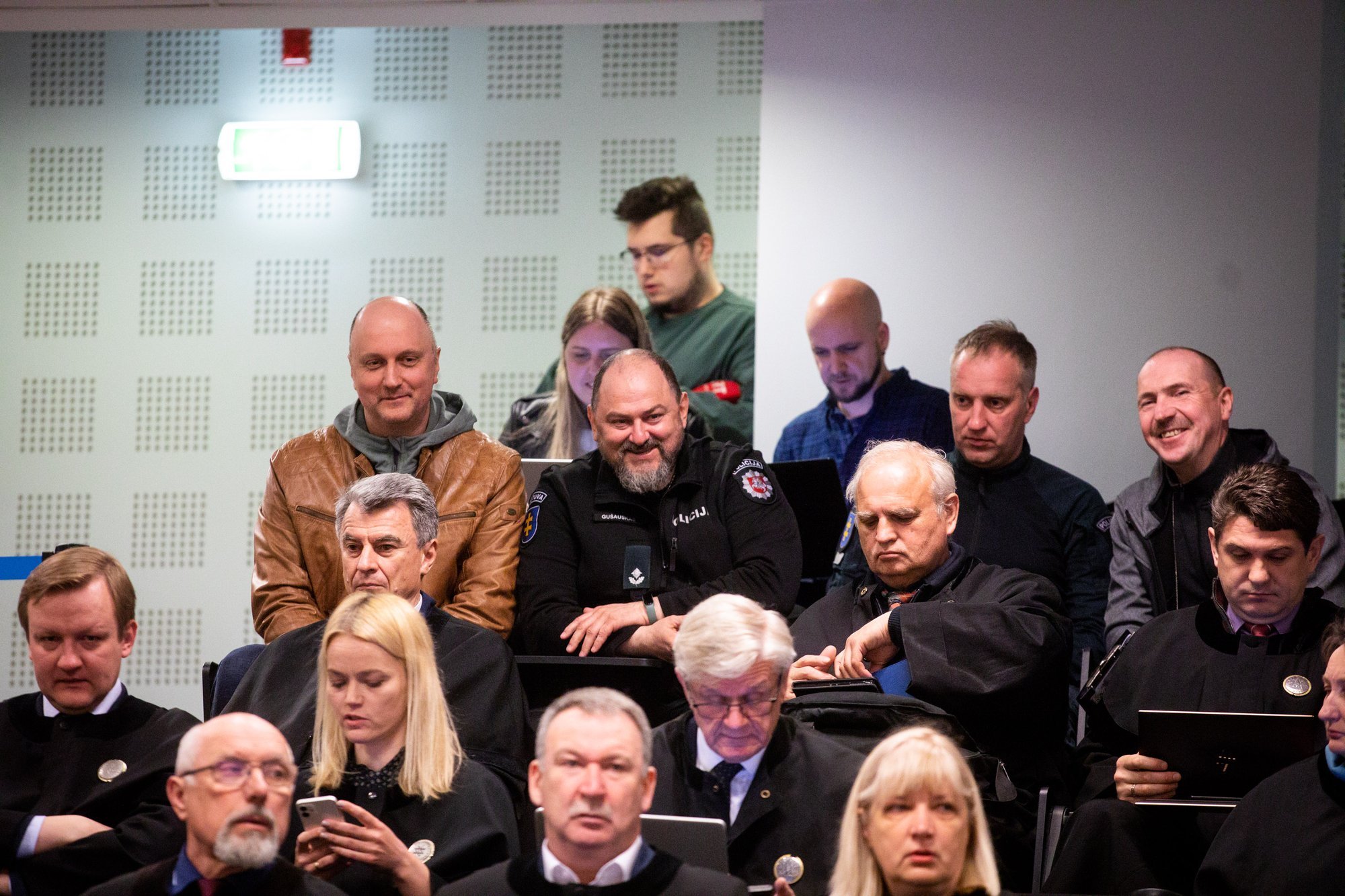 Per riaušes nukentėjusi policijos pareigūnė: gavau su plytgaliu per ...