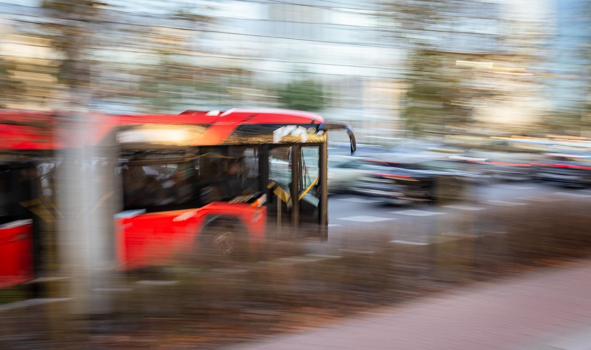 Autobuse Vilniuje vyras smurtavo prieš du 15-mečius berniukus - Delfi