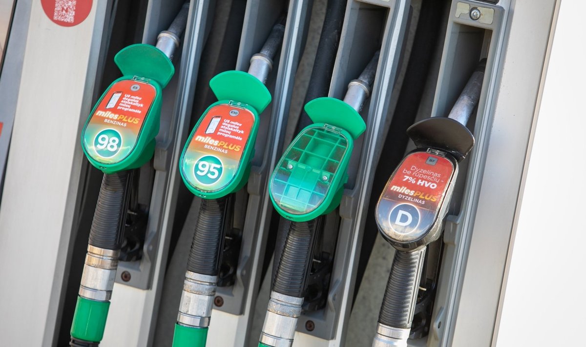 LEA: Lietuvoje degalai brango mažiausiai tarp Baltijos šalių - Delfi ...