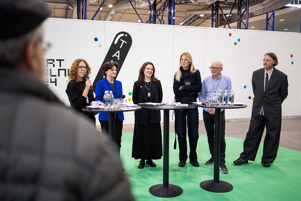 Penktadienį prasideda „ArtVilnius’24“: šventinis tortas ir komplimentai ...