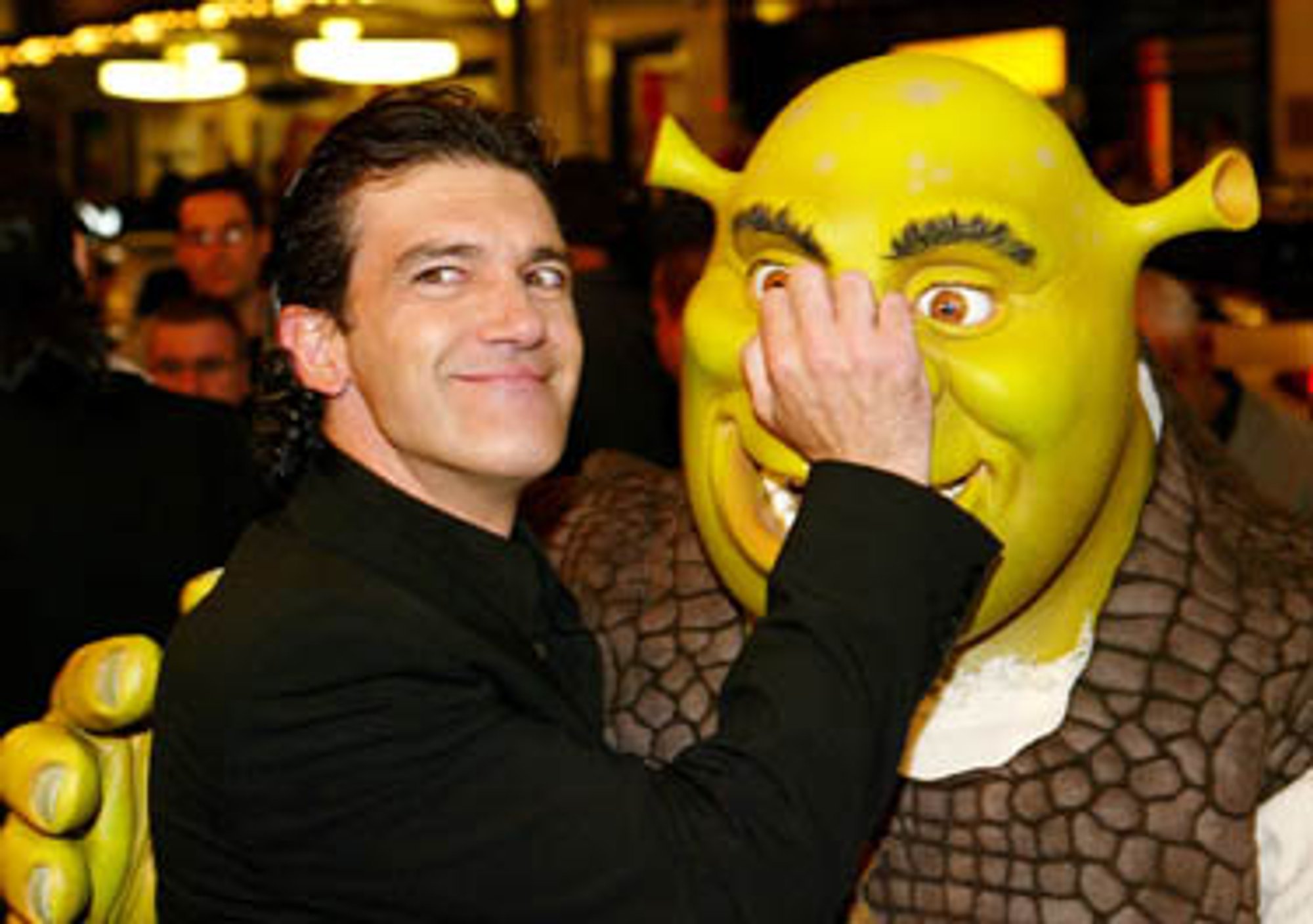 Filme „Šrekas 2“ Antonio Banderas uždainavo - Delfi veidai