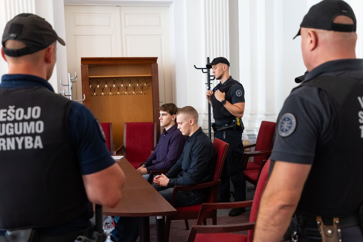 Baidarių-kanojų čempionatų nugalėtojas Domas Bareika kartu su broliu už ...