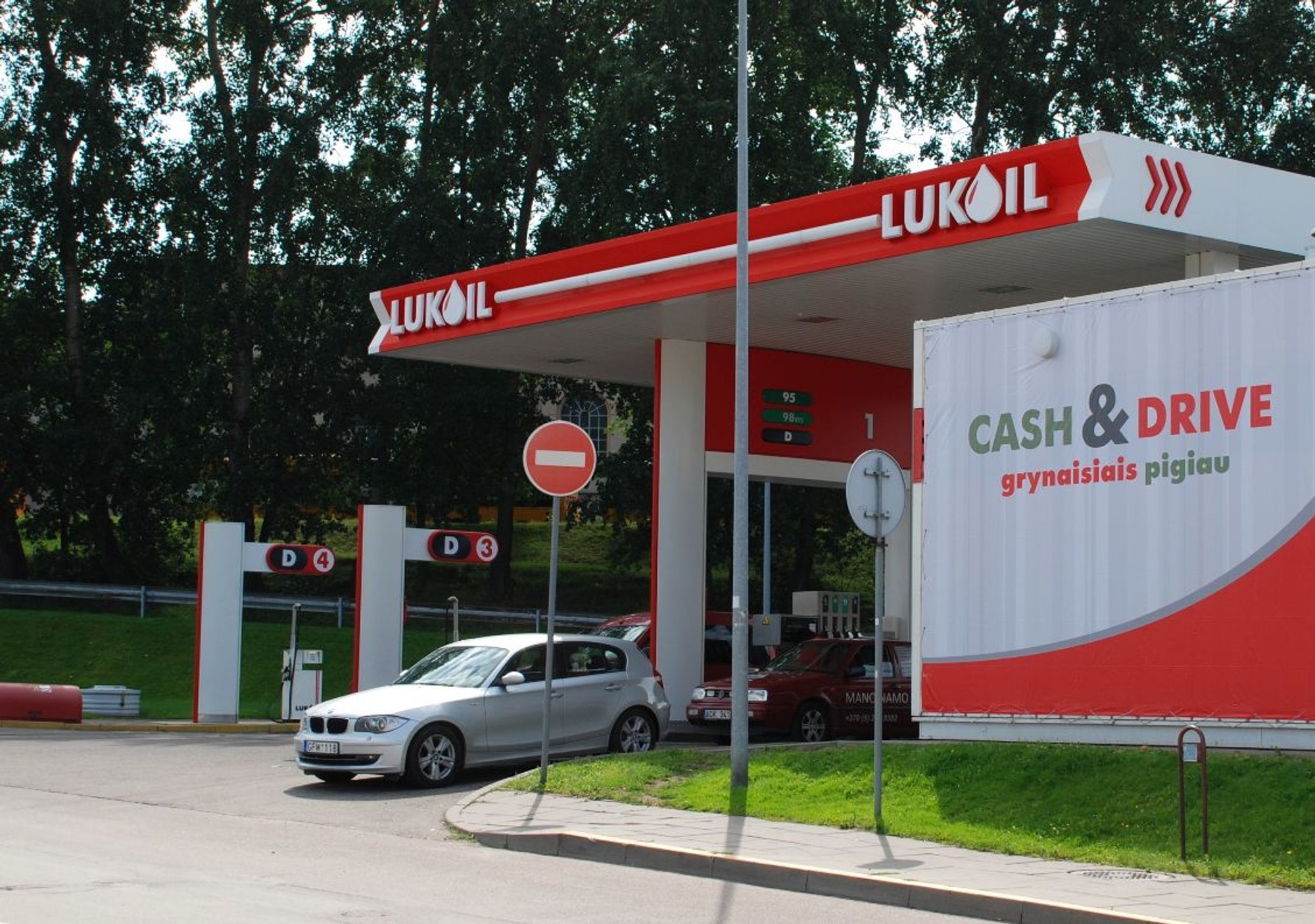 Degalai už grynuosius skinasi kelią - Delfi verslas