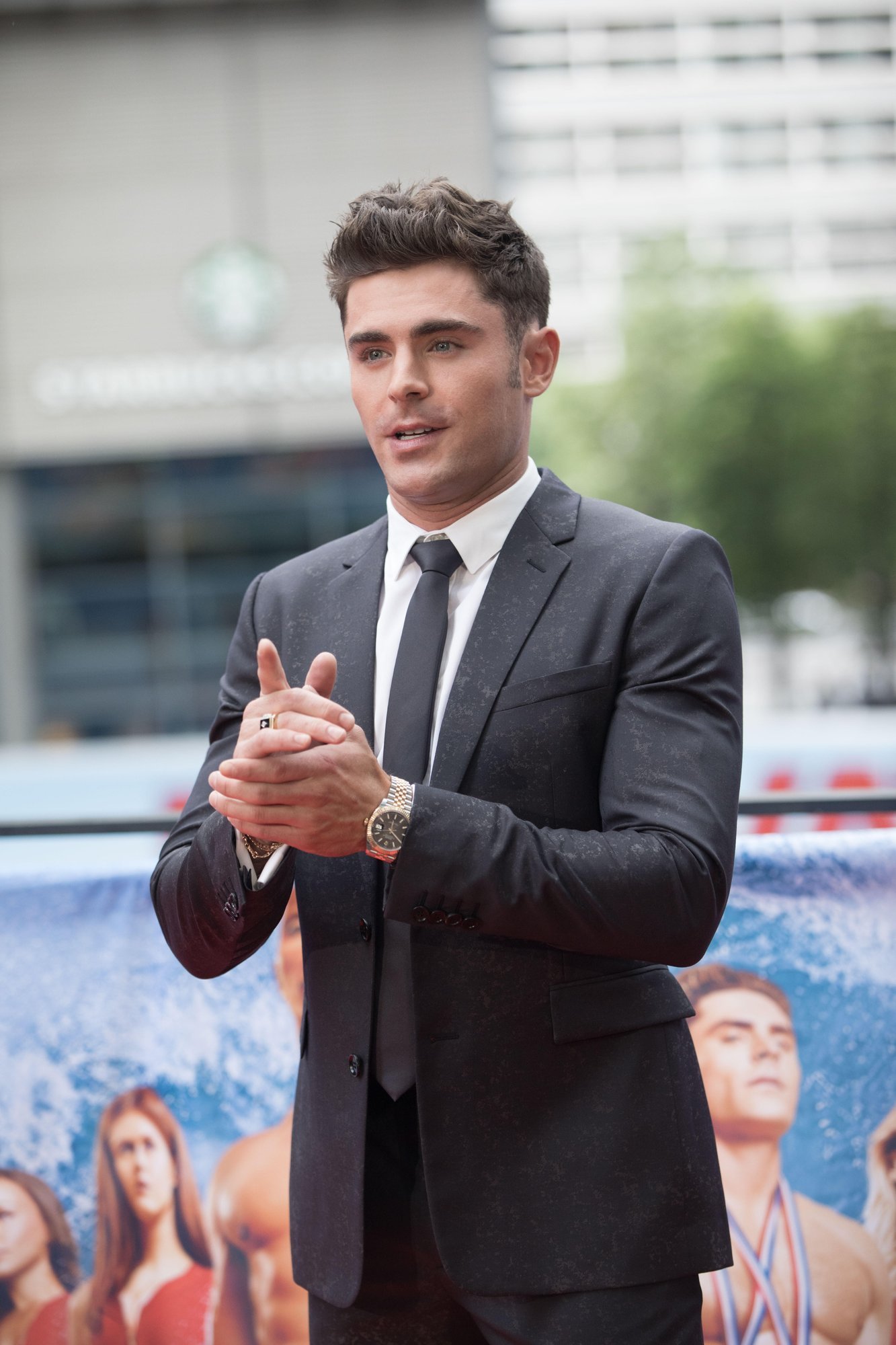 Filmo „Family Affair“ gerbėjų akiratyje – pasikeitęs Zackas Efronas ...