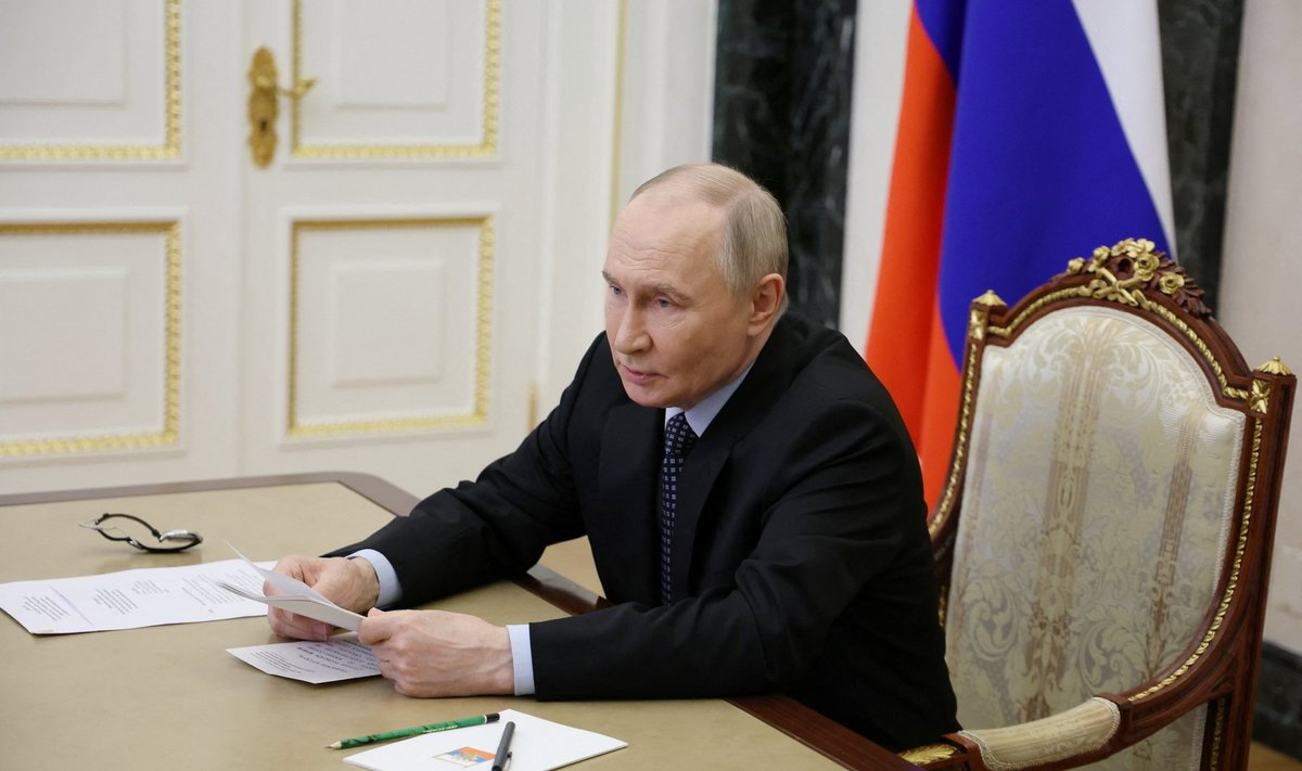 Putinas nori padidinti Rusijos ginklų eksportą į kitas šalis - Delfi