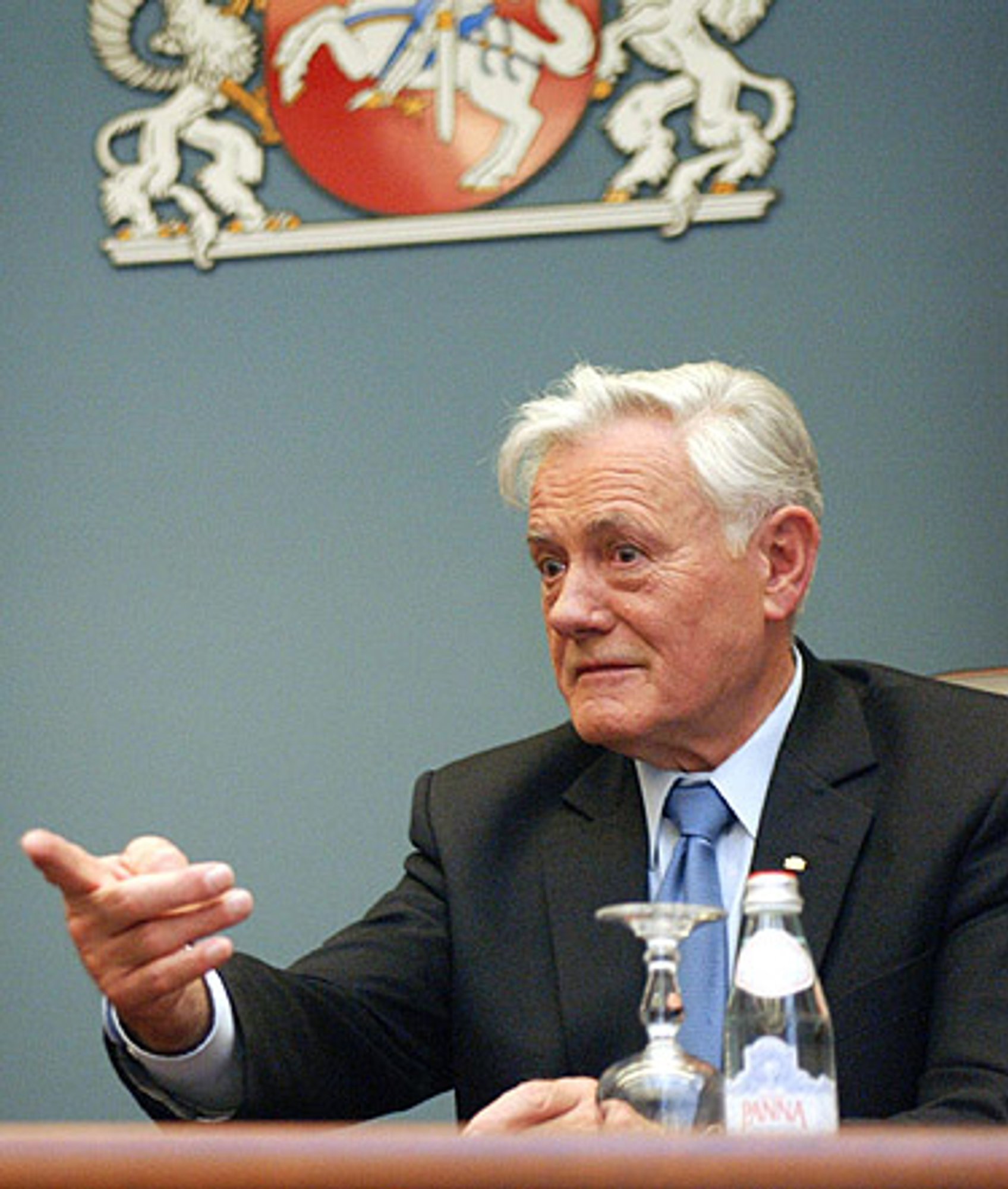 V.Adamkus: emigracijos nereikia sureikšminti - Delfi