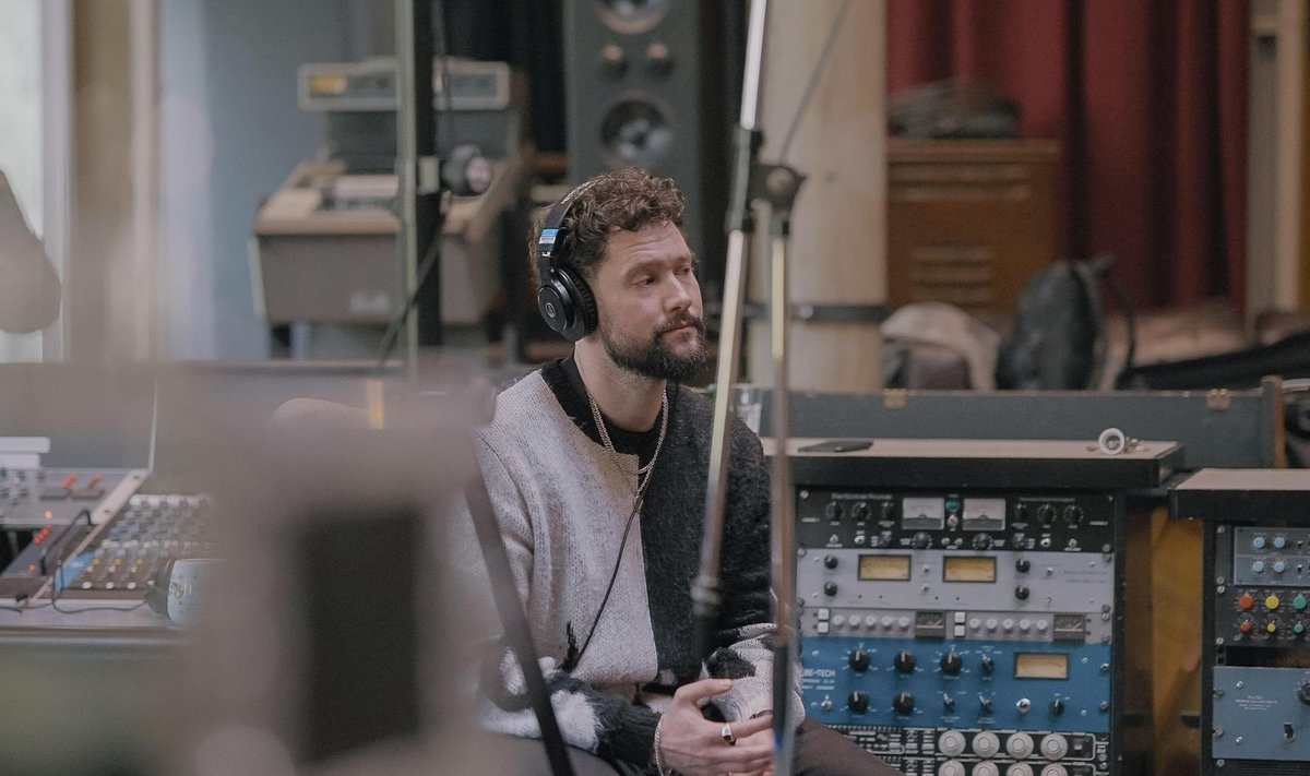 Lietuvoje greitai koncertuosiantis Calum Scott išleido naują albumą ...