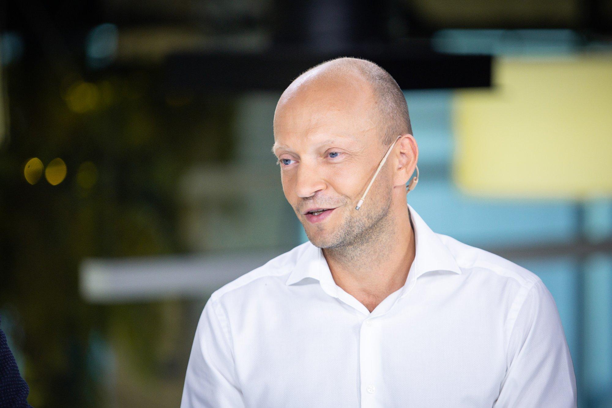 Nerijus Mačiulis. Kam dar numesti gelbėjimo ratą? - Delfi verslo ...