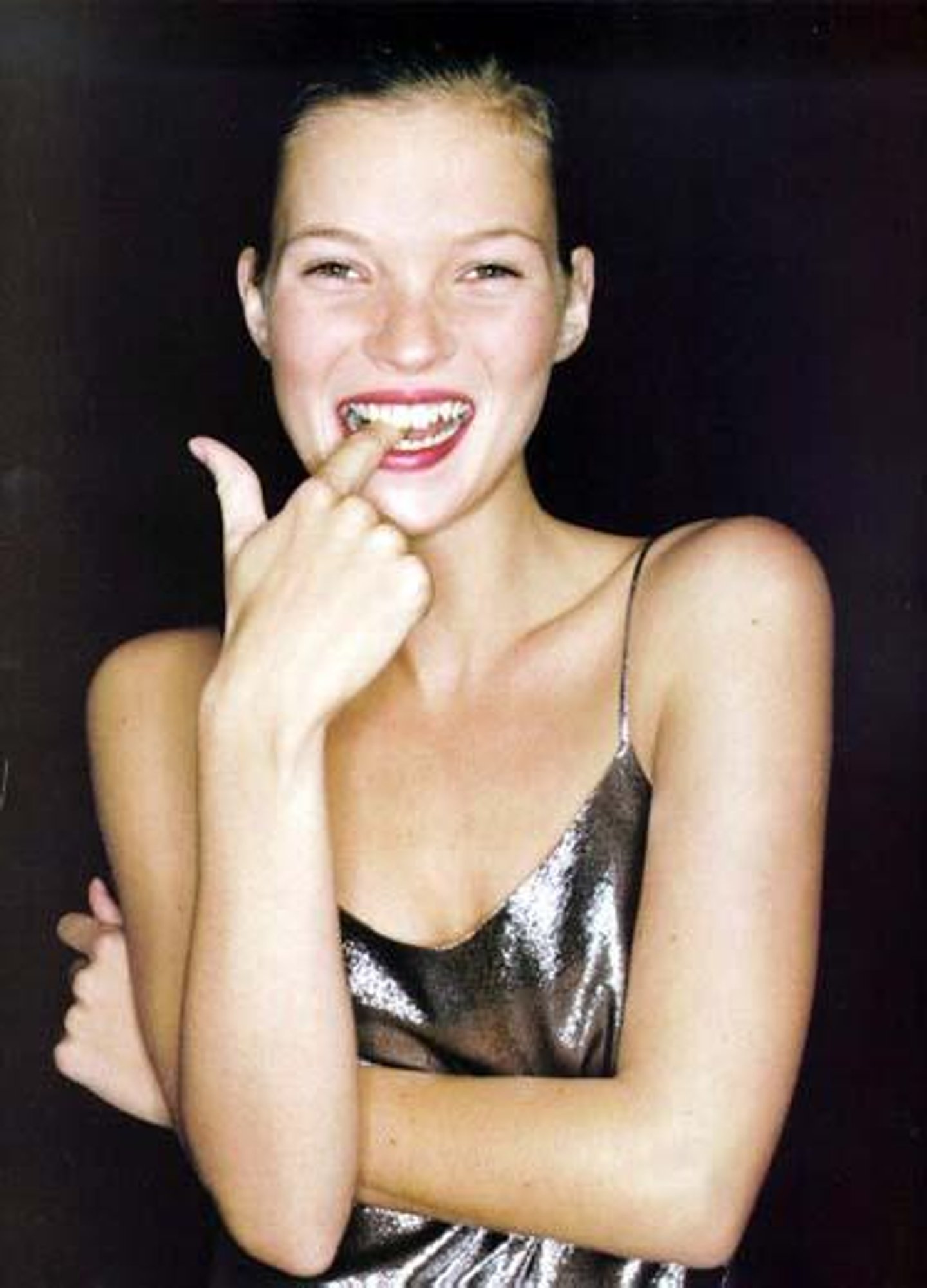 Besilaukianti K.Moss bus įamžinta portrete - Delfi veidai