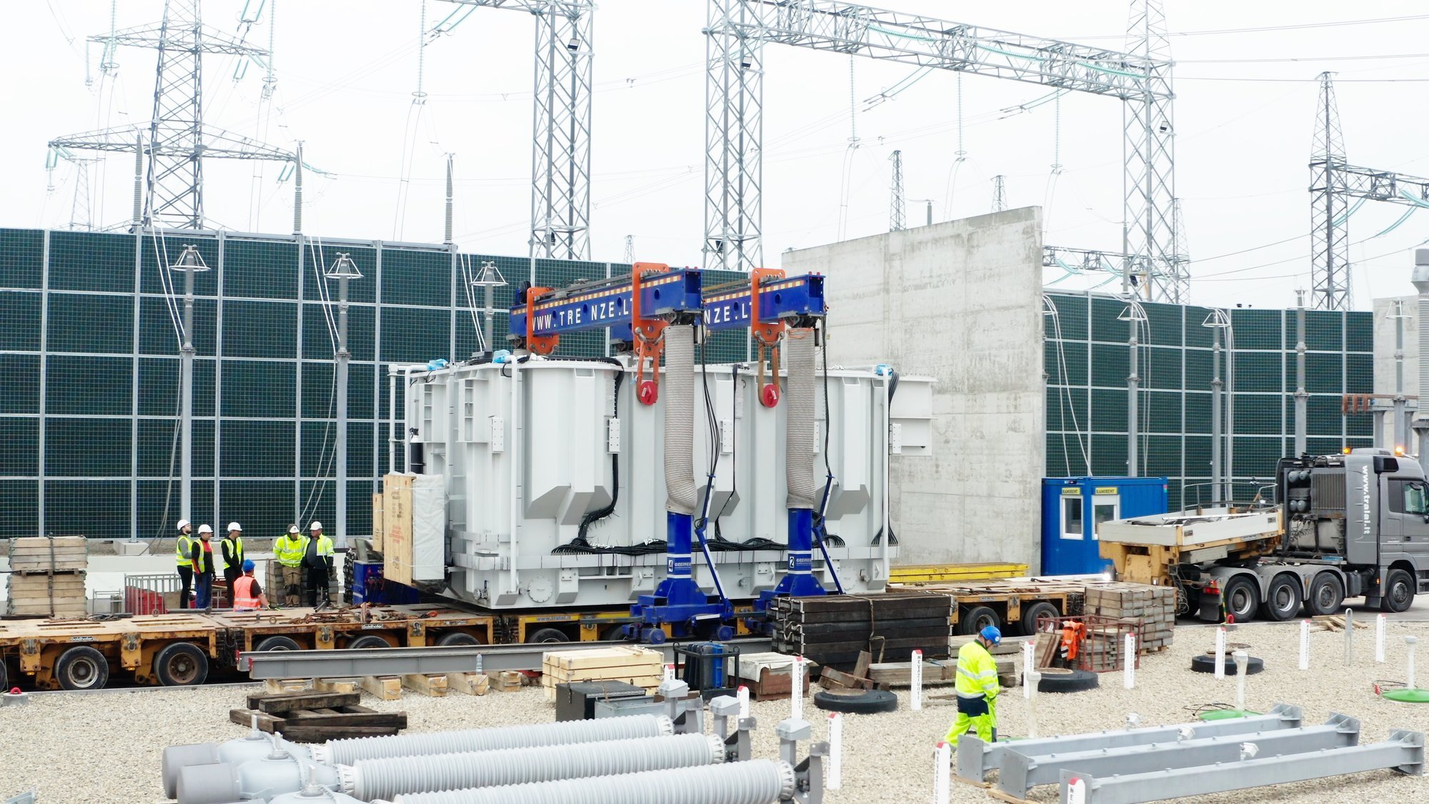 Įjungiant trečiąjį autotransformatorių neveiks „LitPol Link“ - Delfi ...