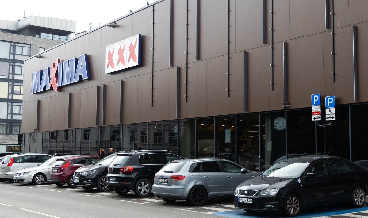 Около магазина Maxima появились знаки, которые расстроили покупателей ...
