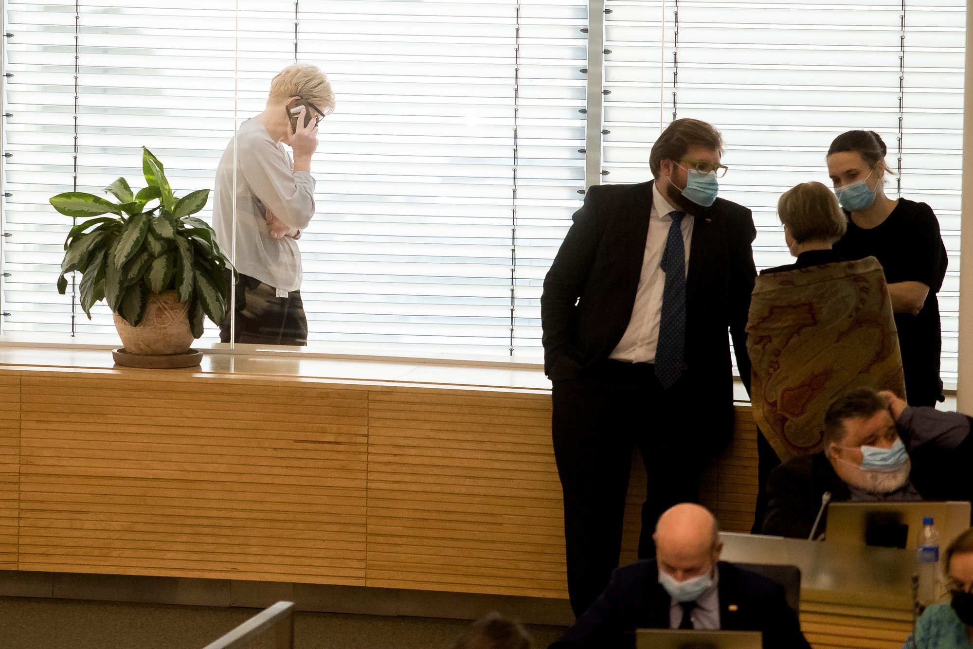 Naujausios apklausos: palaikymas dešiniesiems turėtų kelti nerimą - Delfi