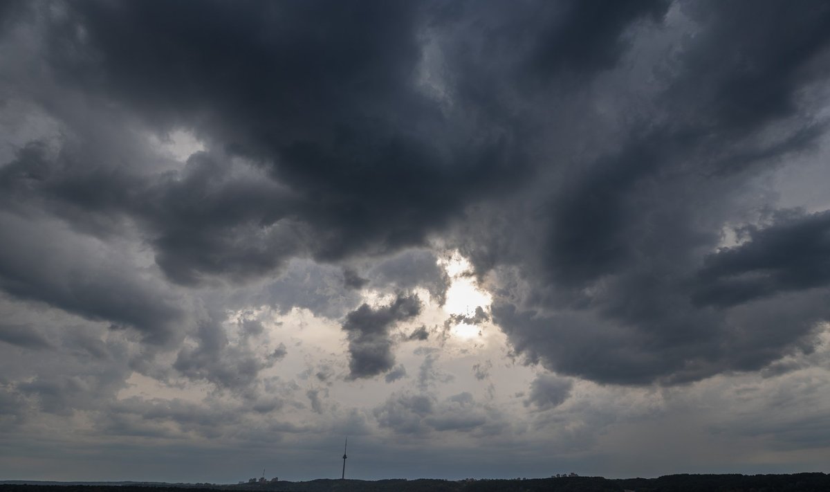 „Тучи сгущаются“: в Литве фиксируют сильные ливни - Delfi RU