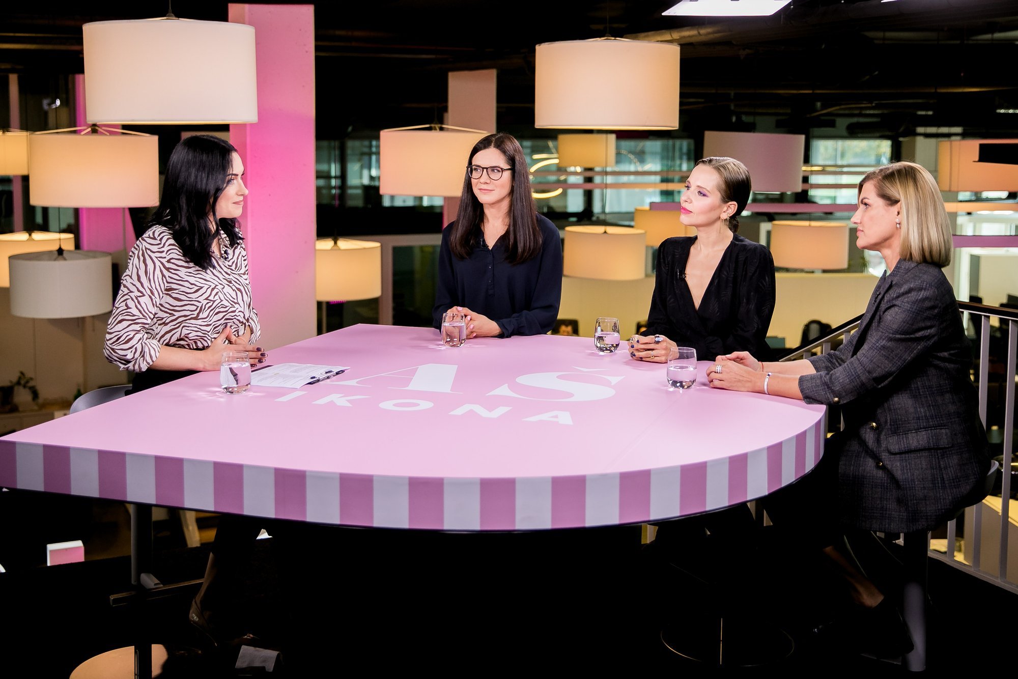 Aš ikona. Dana Ribas ir Monika Liu papasakos, ar tikrai didmiesčiai ...