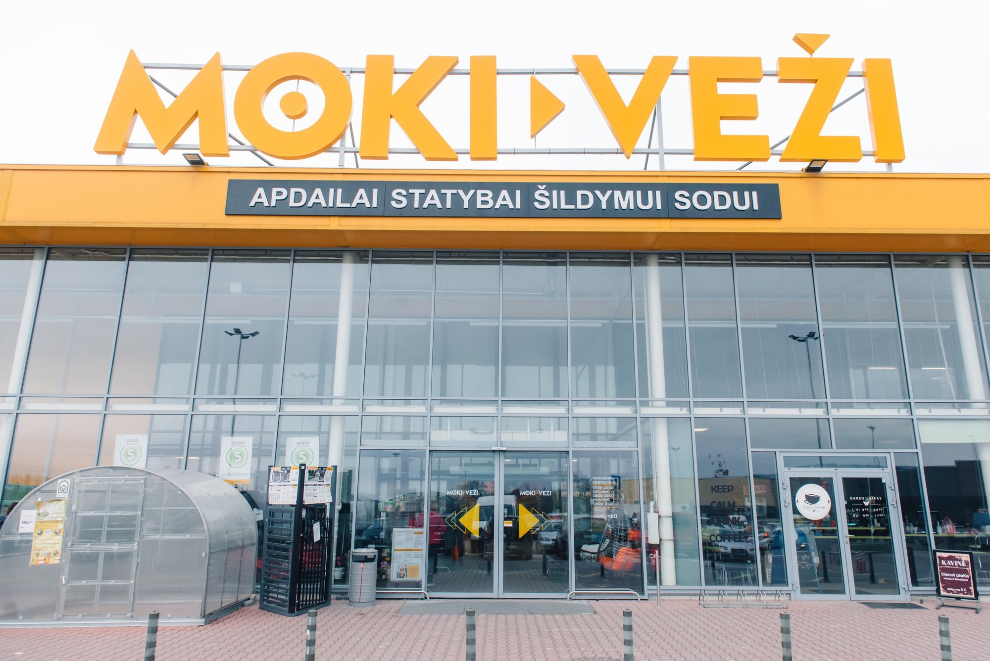 „MOKI VEŽI“ atnaujino parduotuvę Naujojoje Vilnioje - Delfi užsakomasis ...