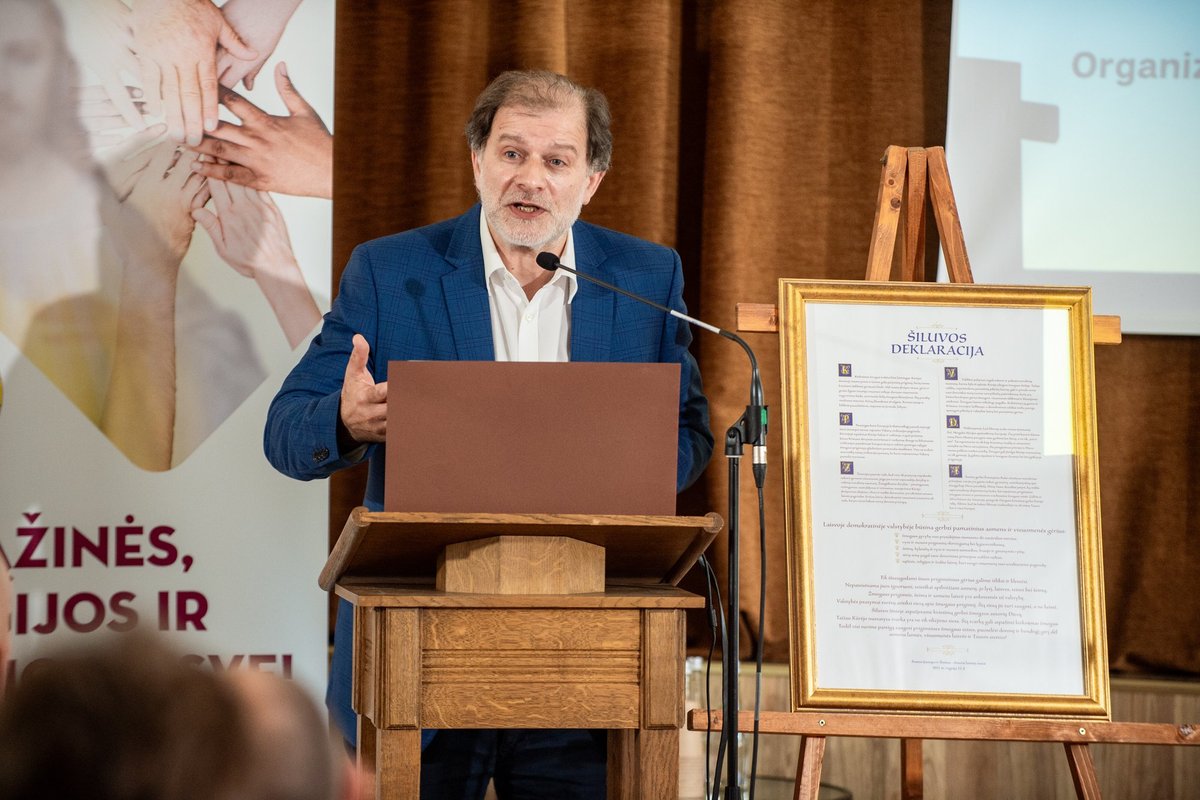 Dr. Darius Kuolys. Ir kaip mums, tokiems doriems, sugyventi? - Delfi ...