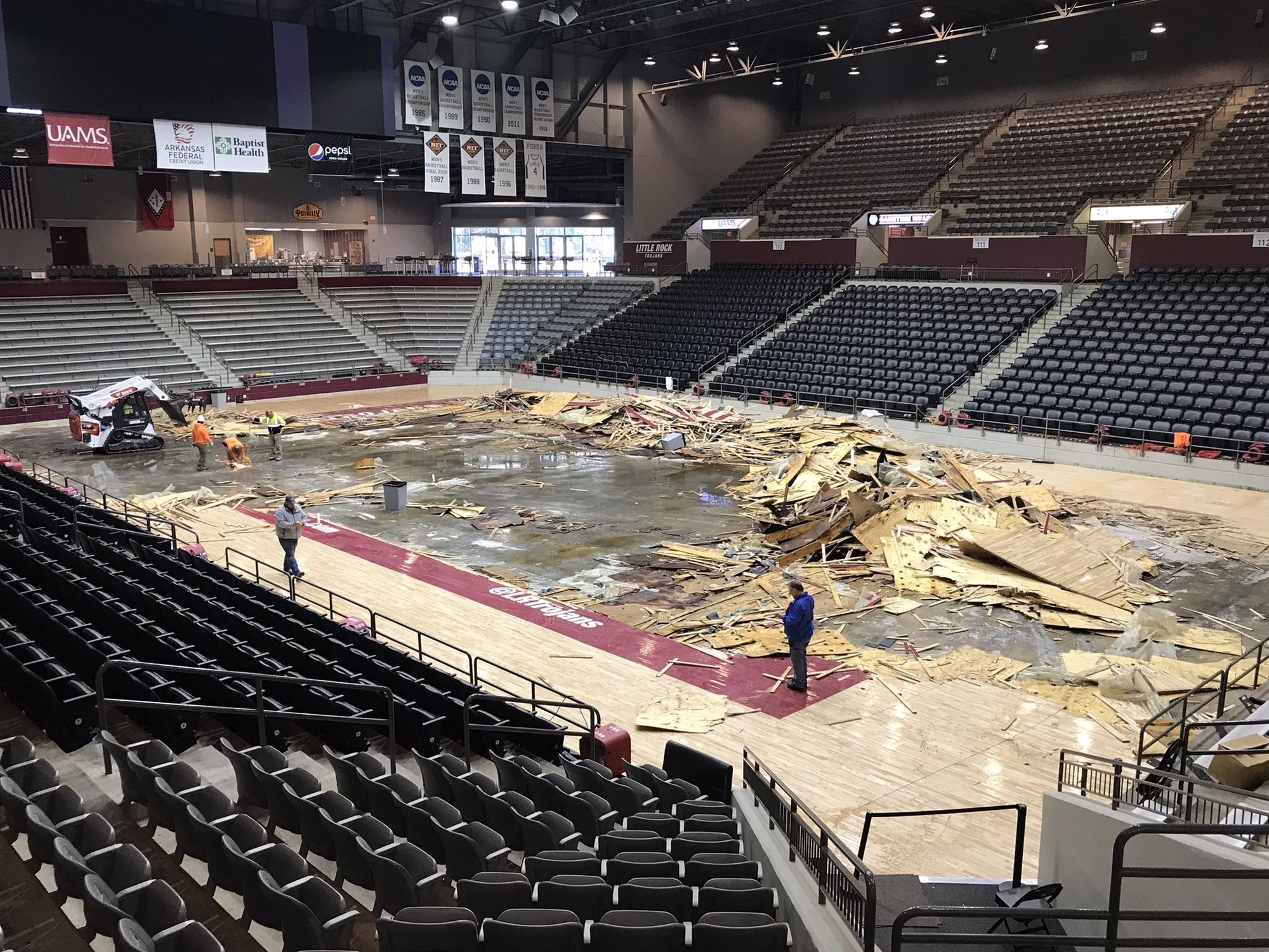 Saugokitės vamzdžio: santechnikos gedimas visiškai suniokojo krepšinio ...