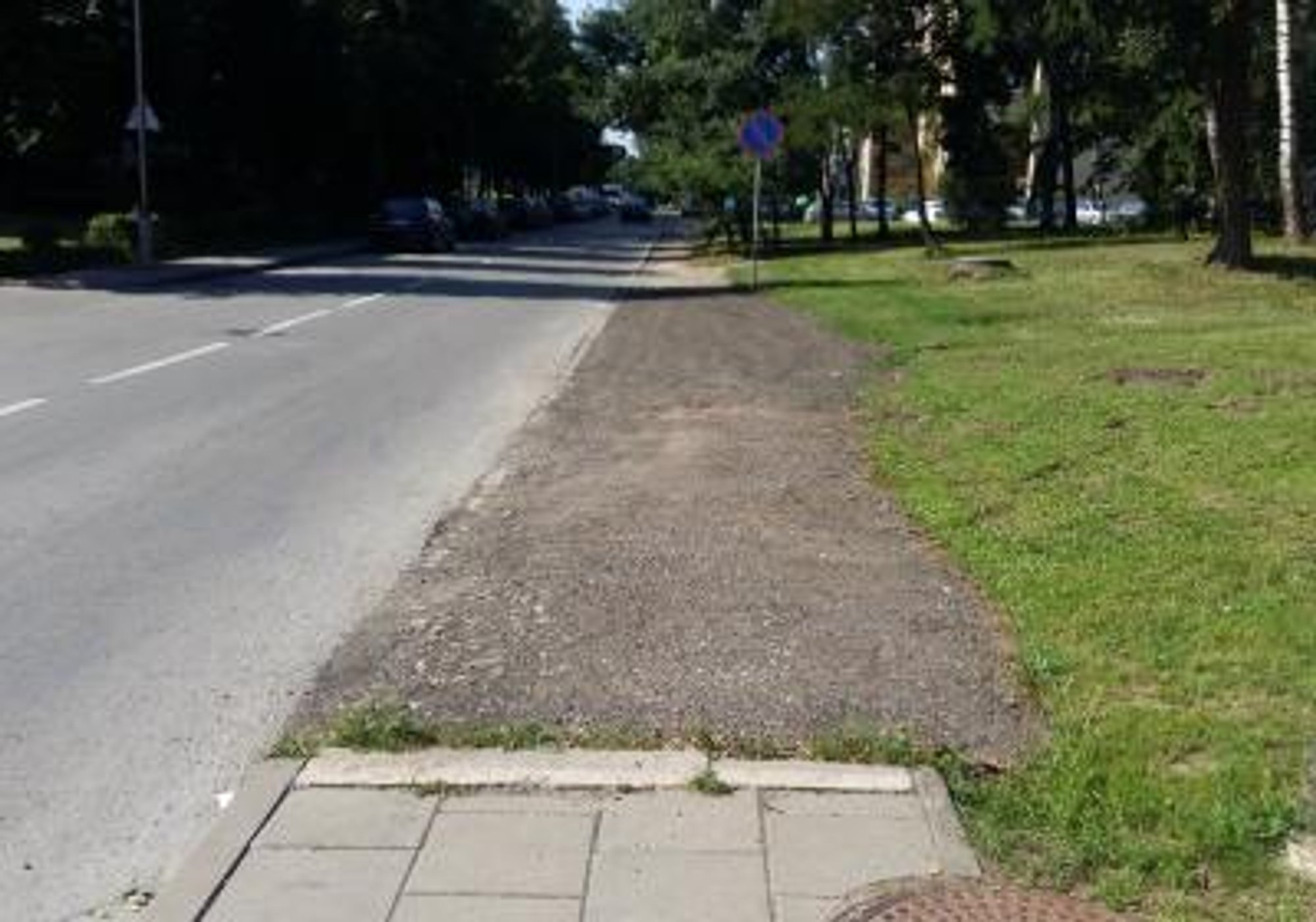 Atnaujintas šaligatvis ar nelegalios parkavimo vietos? - Delfi auto