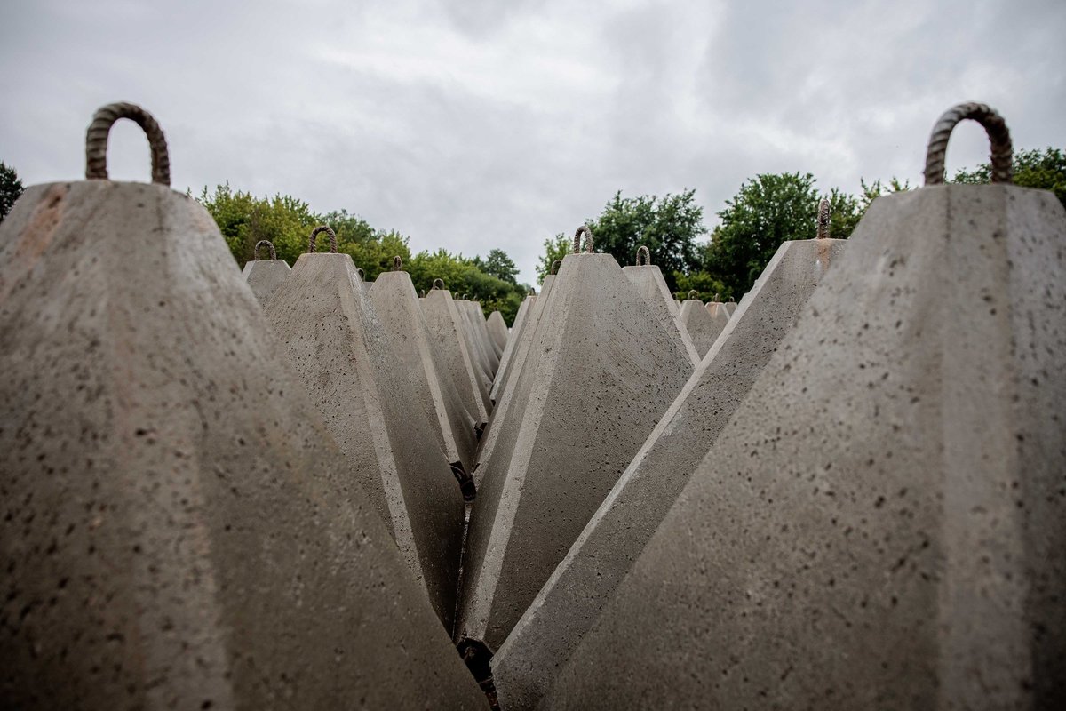 Vilniaus kontrmobilumo priemonių parke – „drakono dantys“, kelio „ežiai ...