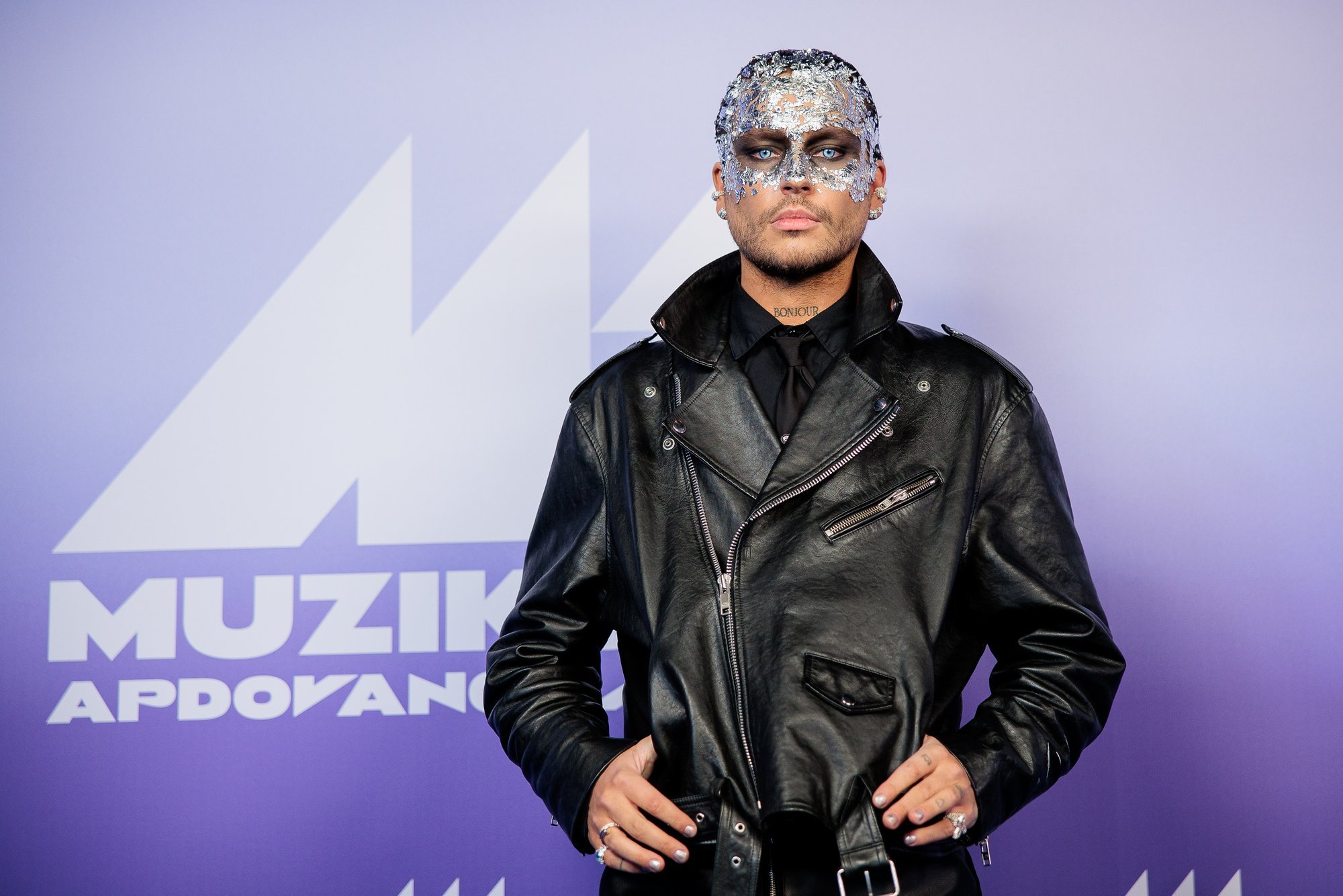 Ant M1 mėlynojo kilimo – paslaptis: ar atpažįstate, kas slepiasi po ...