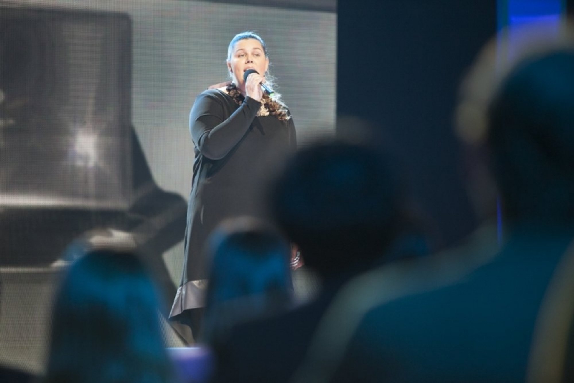 Prestižiniame dainų konkurse jėgas bando V. Cololo dukra Evita - Delfi ...