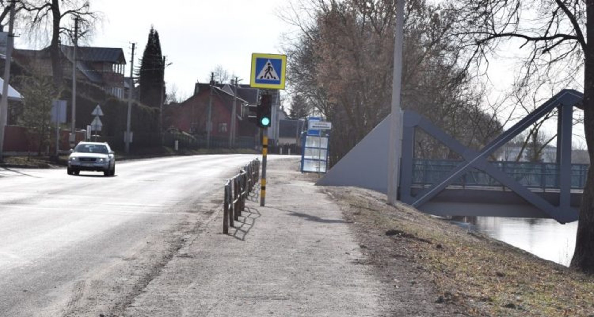 Aptrupėjęs šaligatvis Kėdainiuose virs plačiu pėsčiųjų taku - Delfi miestai