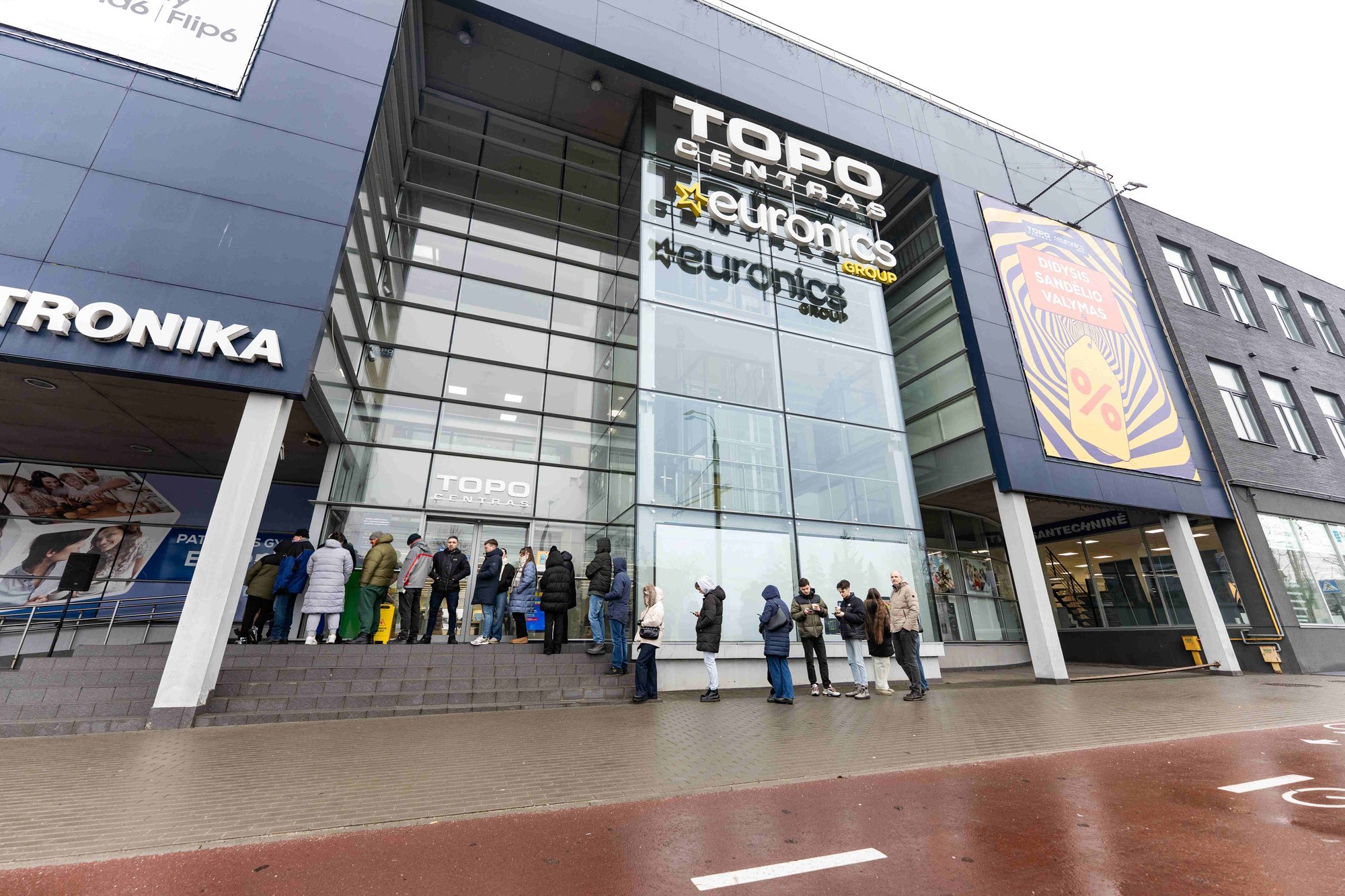 „Topo centras“ žada uždaryti 12 parduotuvių - Delfi verslas