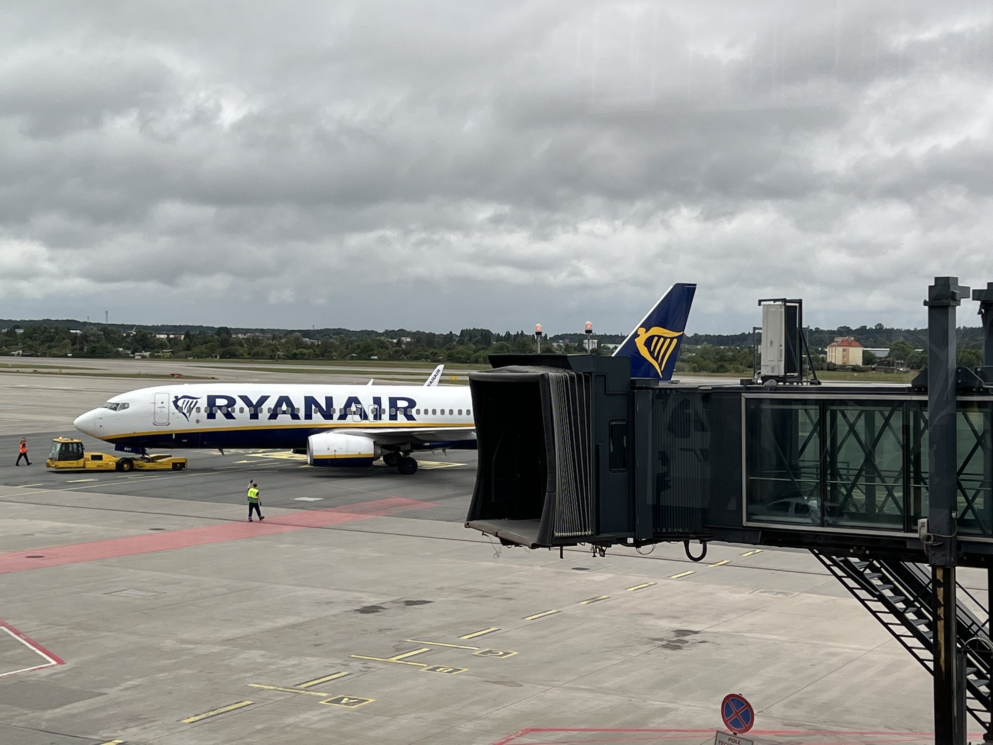 „Ryanair“ naikina dvi kryptis ir retina dalį skrydžių iš Vilniaus: atsilieps bilietų kainoms ...