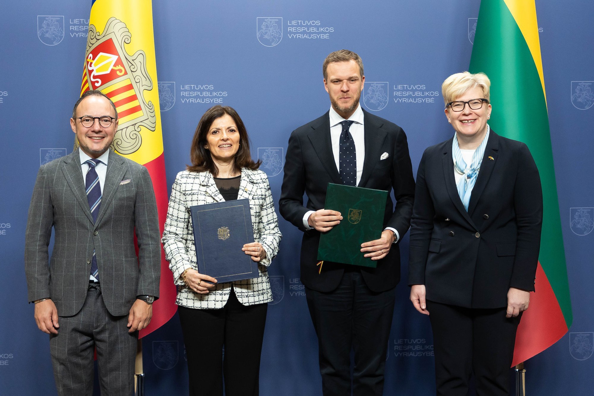 Главы МИД Литвы и Андорры подписали соглашение об избежании двойного ...