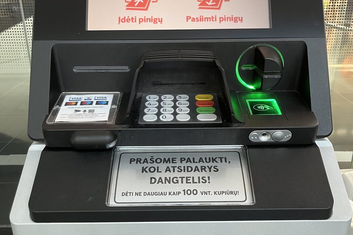 Pokyčiai „Swedbank“ bankomatuose – nebereiks kortelės - Delfi verslas