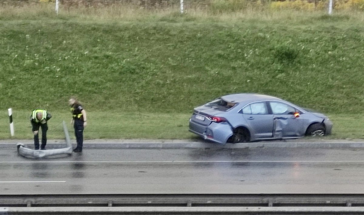 Avarija Vilniaus Vakariniame aplinkkelyje – susidūrus automobiliams ...