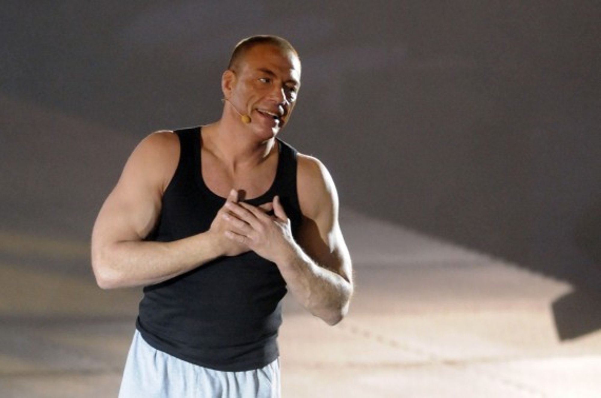 J.C.Van Damme‘as filmuosis baltarusiškame koviniame filme - Delfi veidai