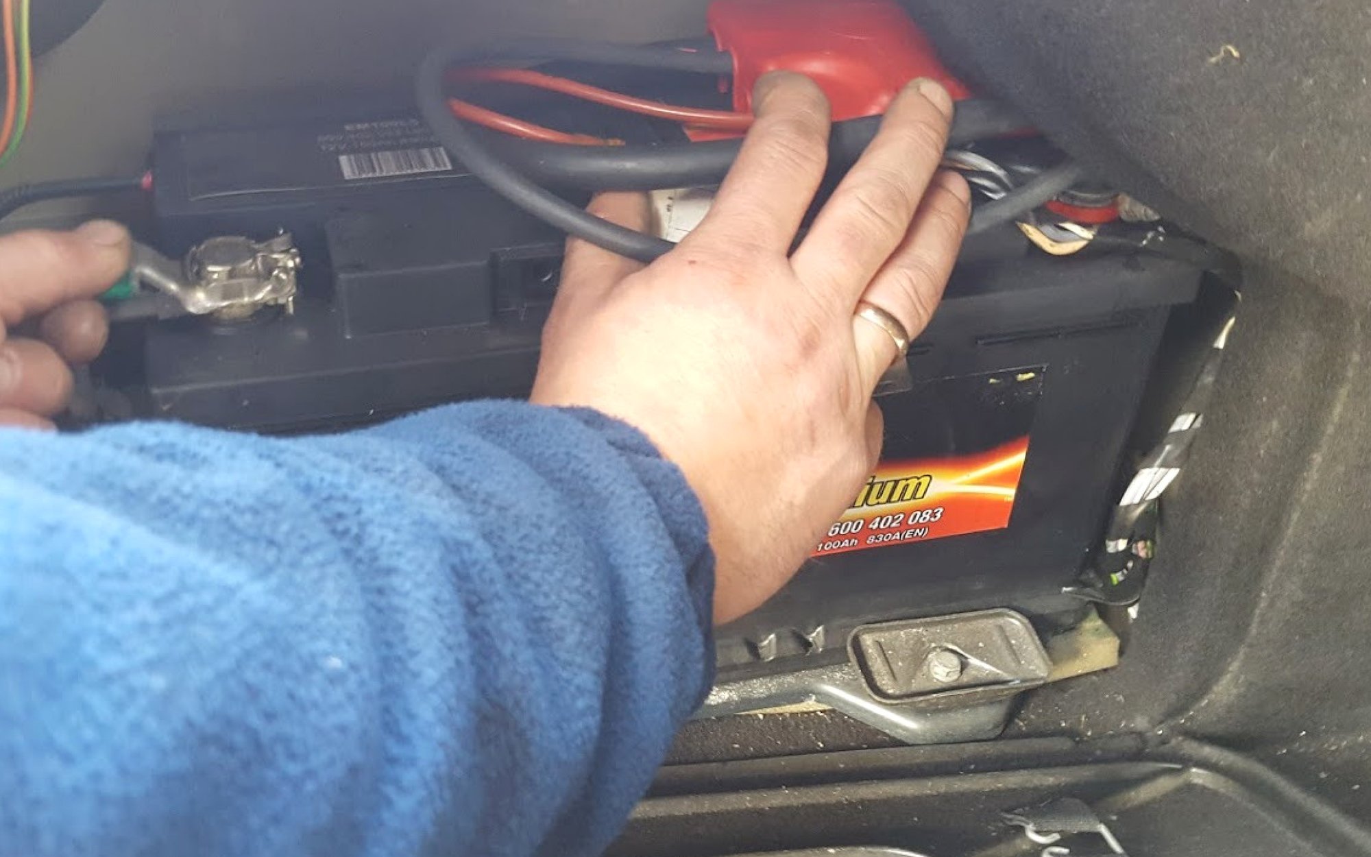 10 būdų, kaip užtikrinti, kad automobilio akumuliatorius neišsikraus ...