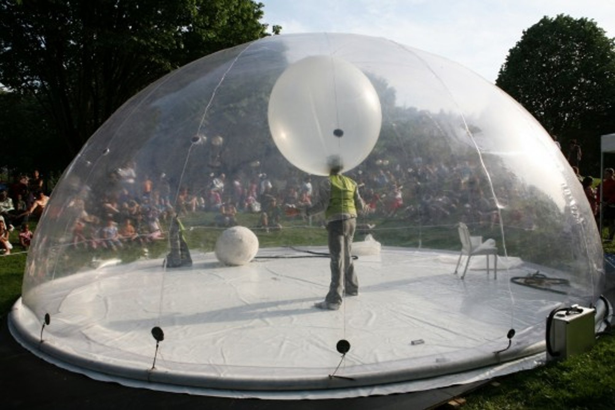 Kauniečiams dovanojamas Naujojo cirko trupės iš Prancūzijos spektaklis ...