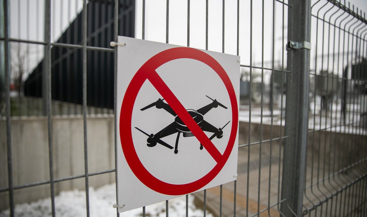 Drone noticed over Air Force Base in Šiauliai, operator detained - Delfi EN