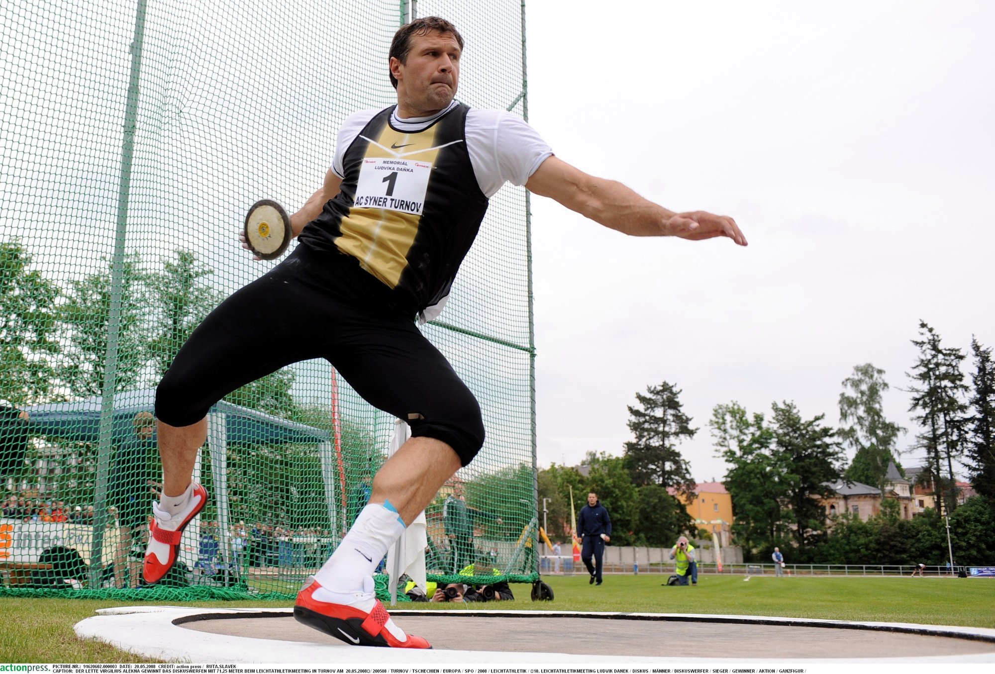 Lithuanian Olympic discus champion to run for parliament - Delfi EN