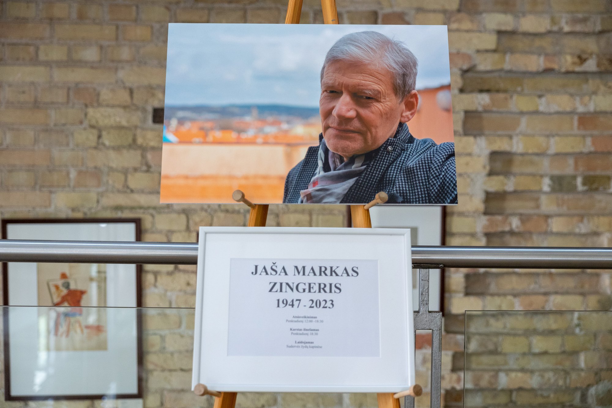 Vilniuje atsisveikinama su rašytoju Marku Zingeriu - Delfi kultūra