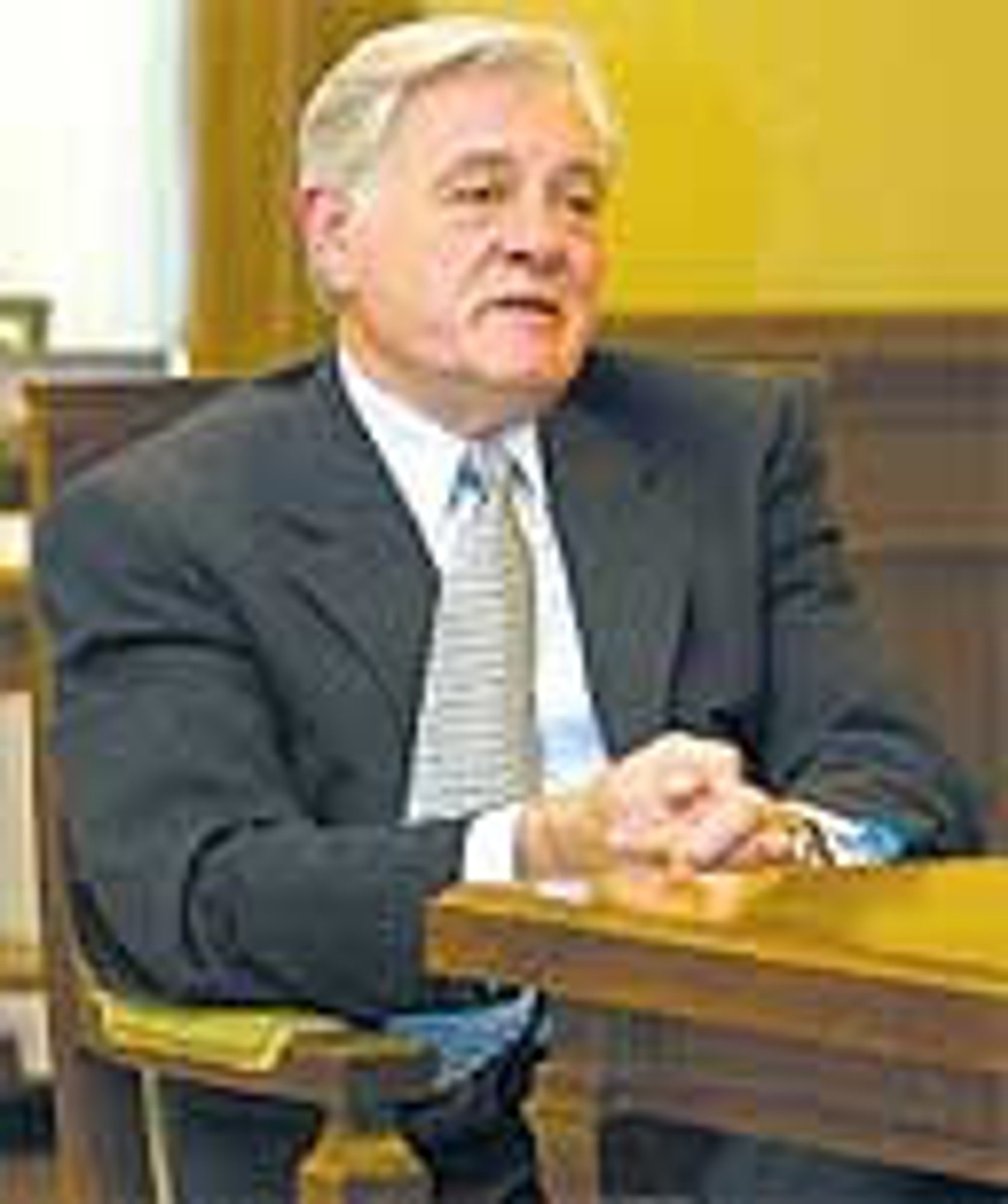 V.Adamkus tapo Čikagos DePaulio universiteto garbės daktaru - Delfi