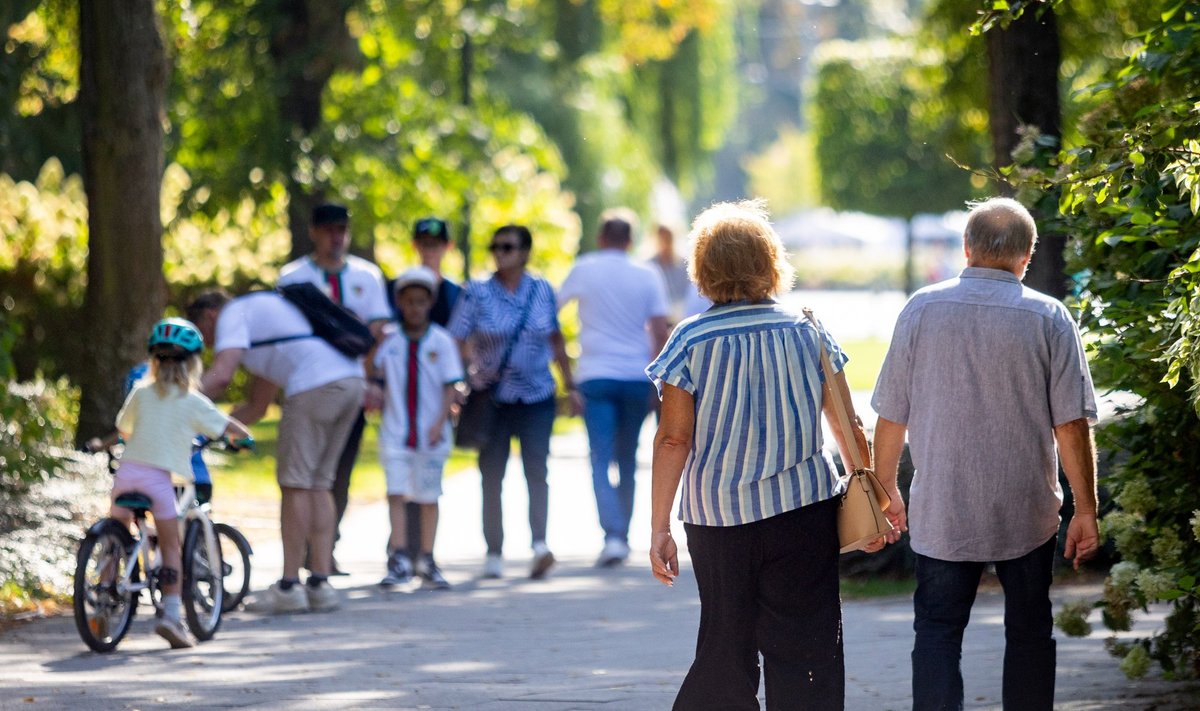 Lithuanians split over Belarus sanctions policy – poll - Delfi EN