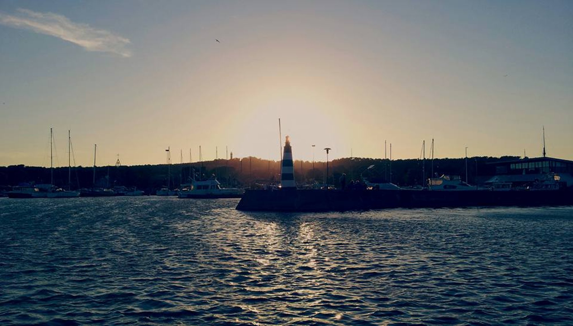 Rytas Nidoje – per dvi valandas apniukusį dangų nutvieskė kylanti saulė ...