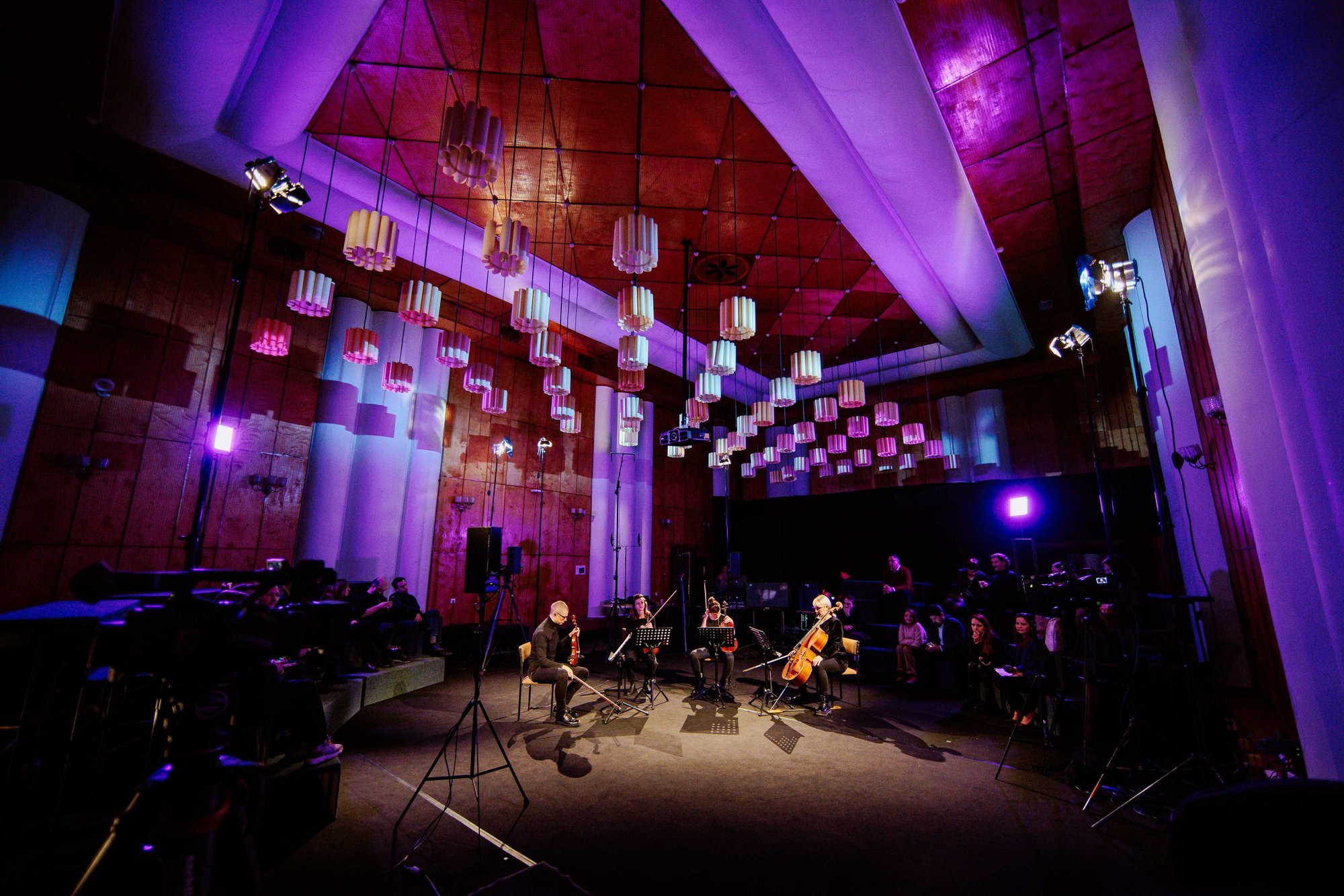 Apie tamsius laikus prabylanti ansamblio „Synaesthesis“ programa virto ...