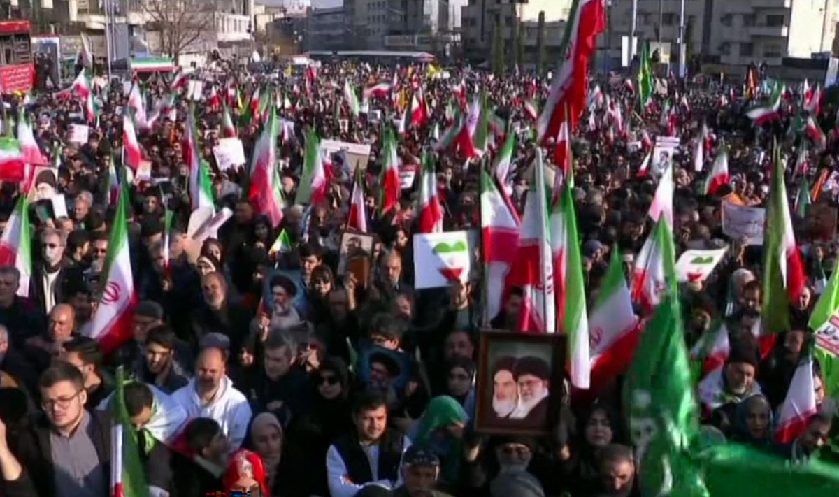 Iranas ruošiasi pirmajai protesto prieš režimą dalyvio egzekucijai - Delfi