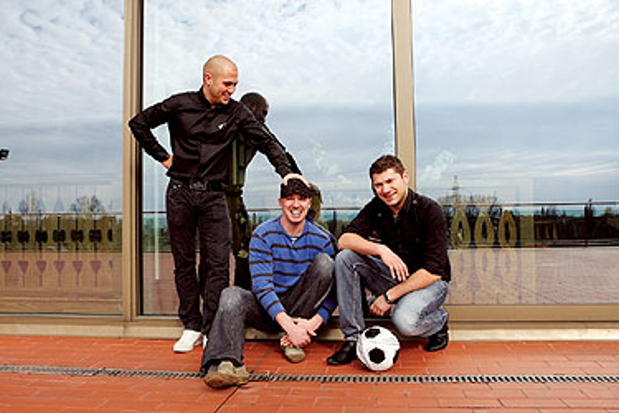 „Pikaso“ vaikinai grįžo iš Afrikos - Delfi veidai