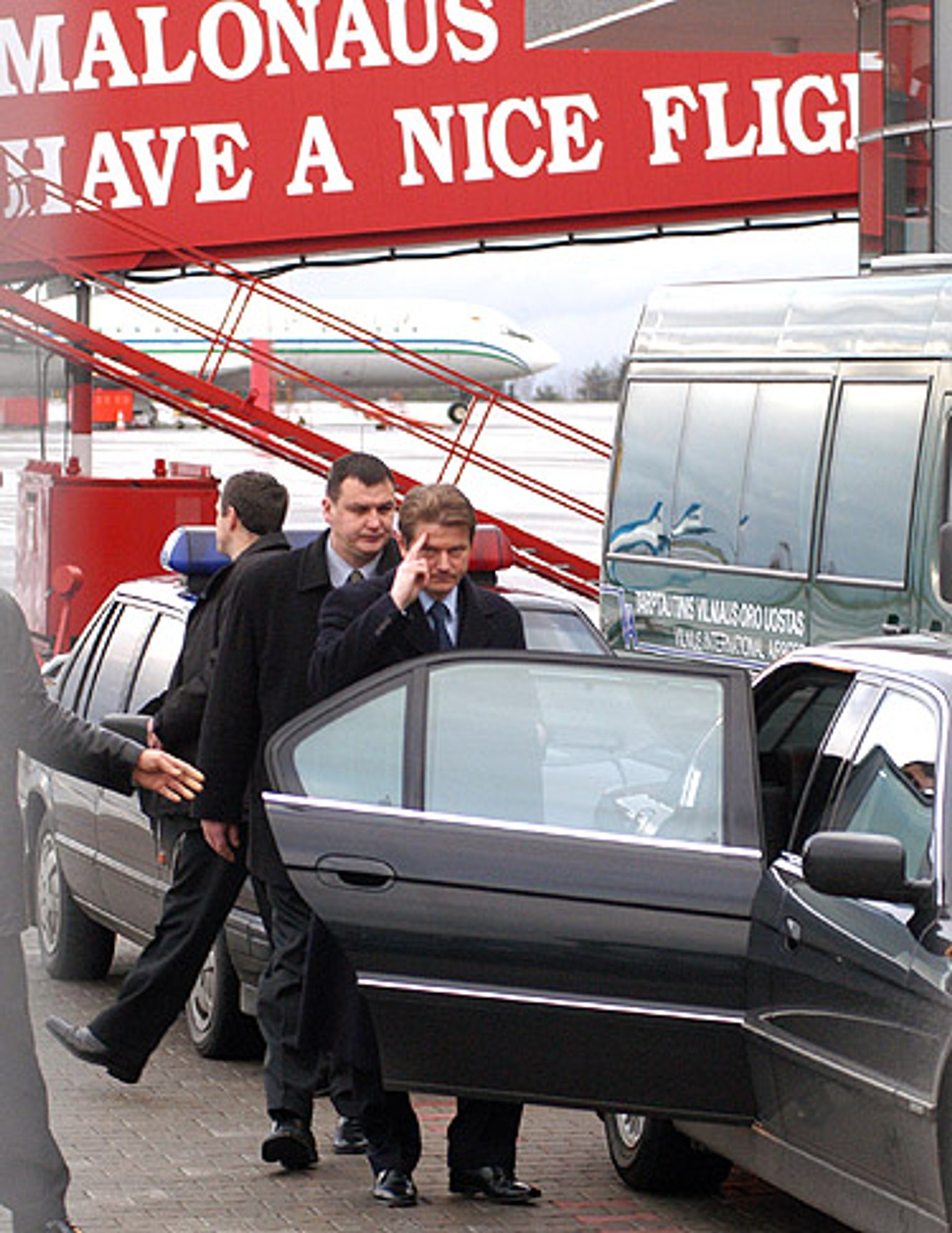 Prezidentas R.Paksas yra nušalintas nuo pareigų - Delfi