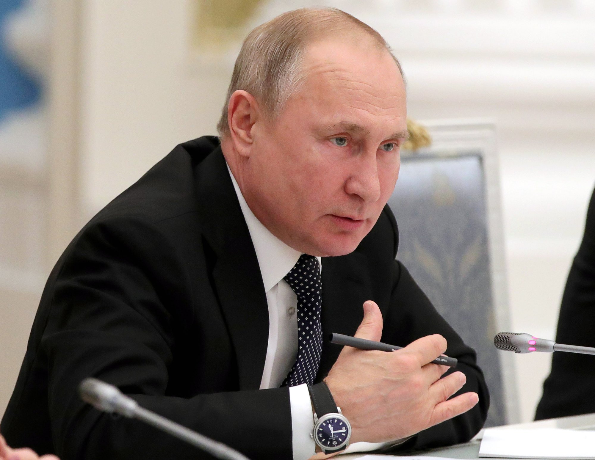 Šveicarų dienraštis apie Putiną: trauktis? Ne. Kažką keisti? Taip! - Delfi