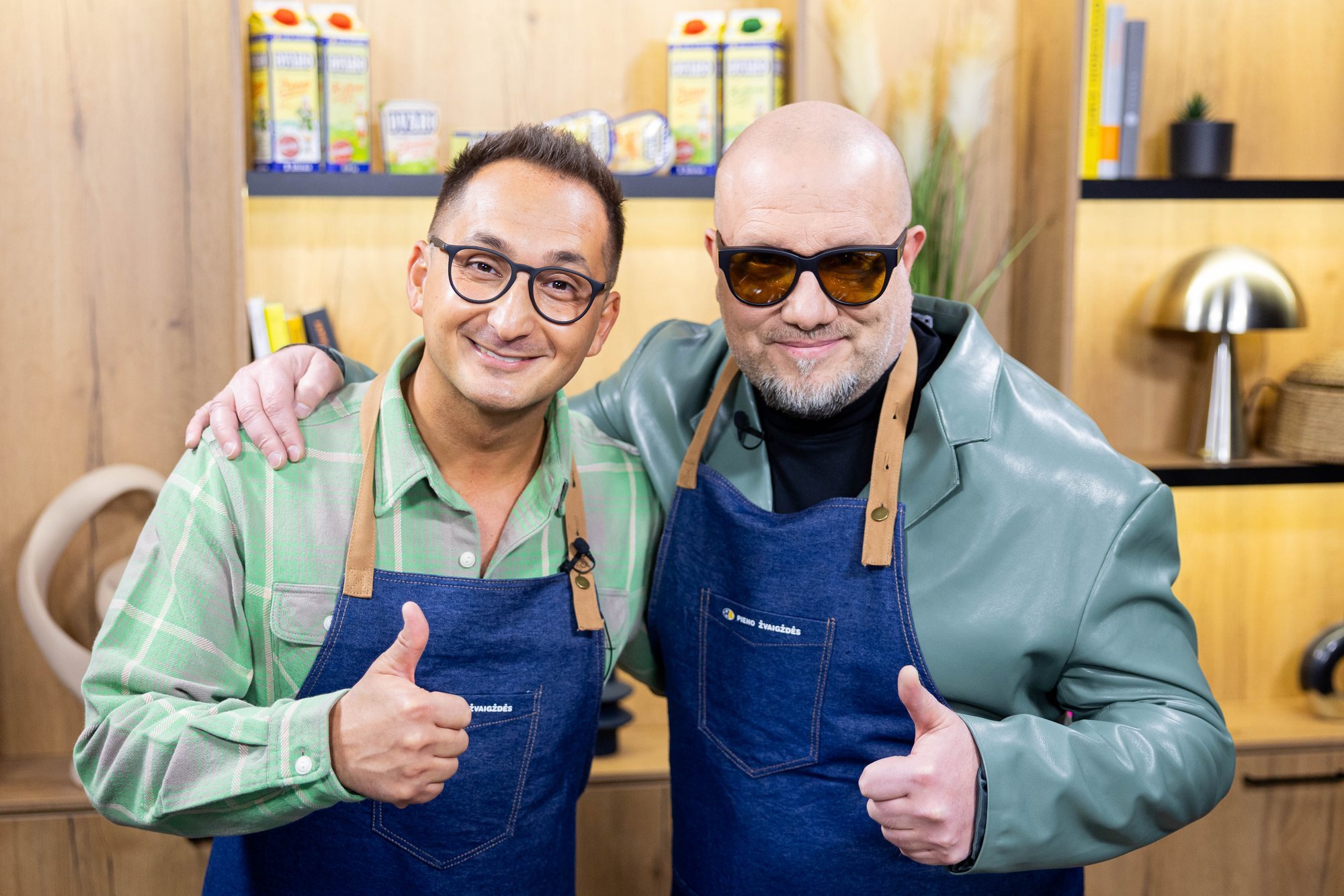 Tomas Augulis parodė, kaip pasigaminti žaliuosius šaltibarščius ...