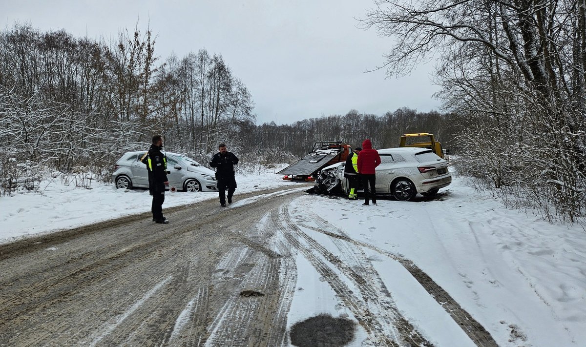 Per avariją Vilniaus pakraštyje nukentėjo moteris ir 3 metų vaikas - Delfi