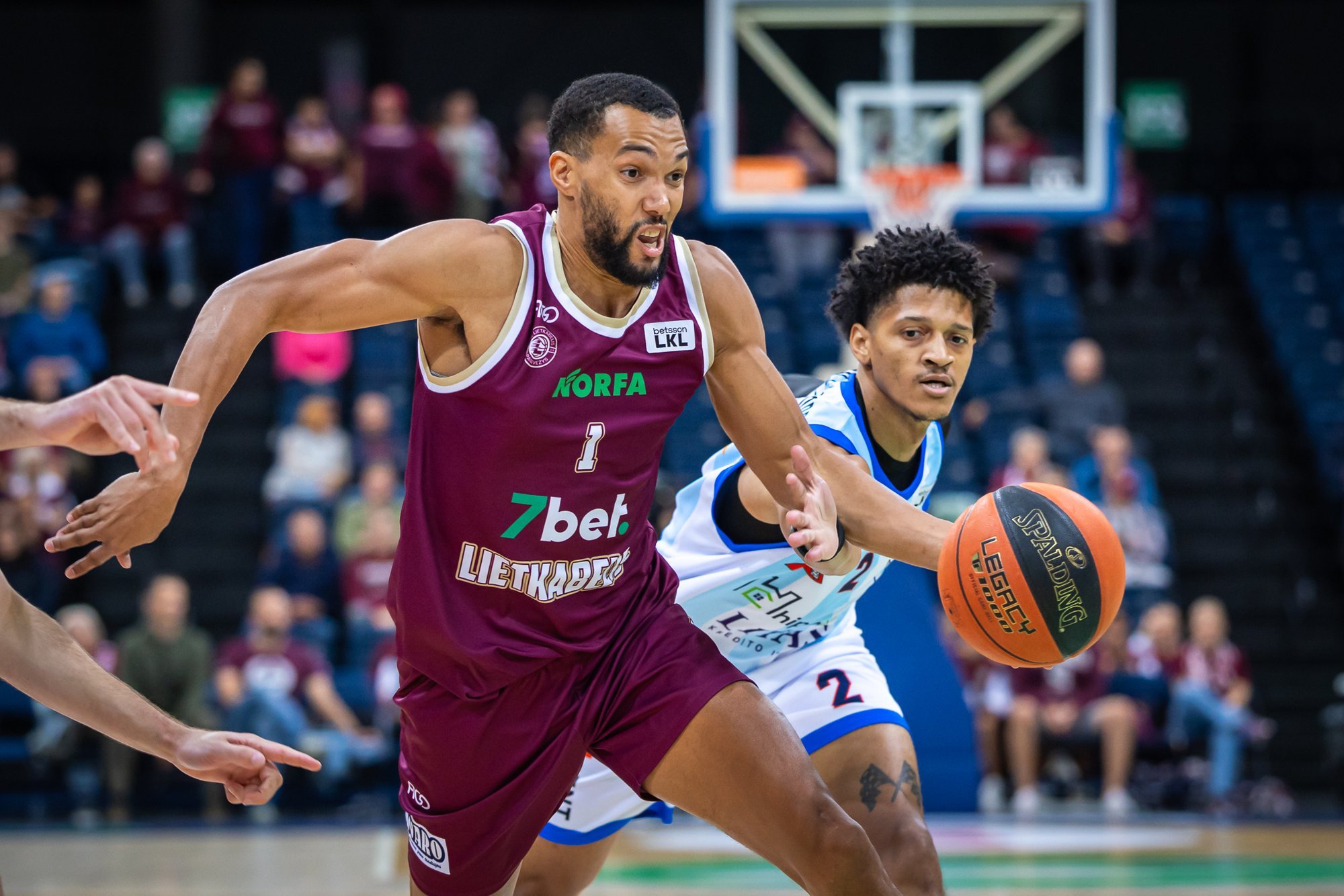 Į dvikovą su „Rytu“ stojantis „Lietkabelio“ legionierius Morrisas ...